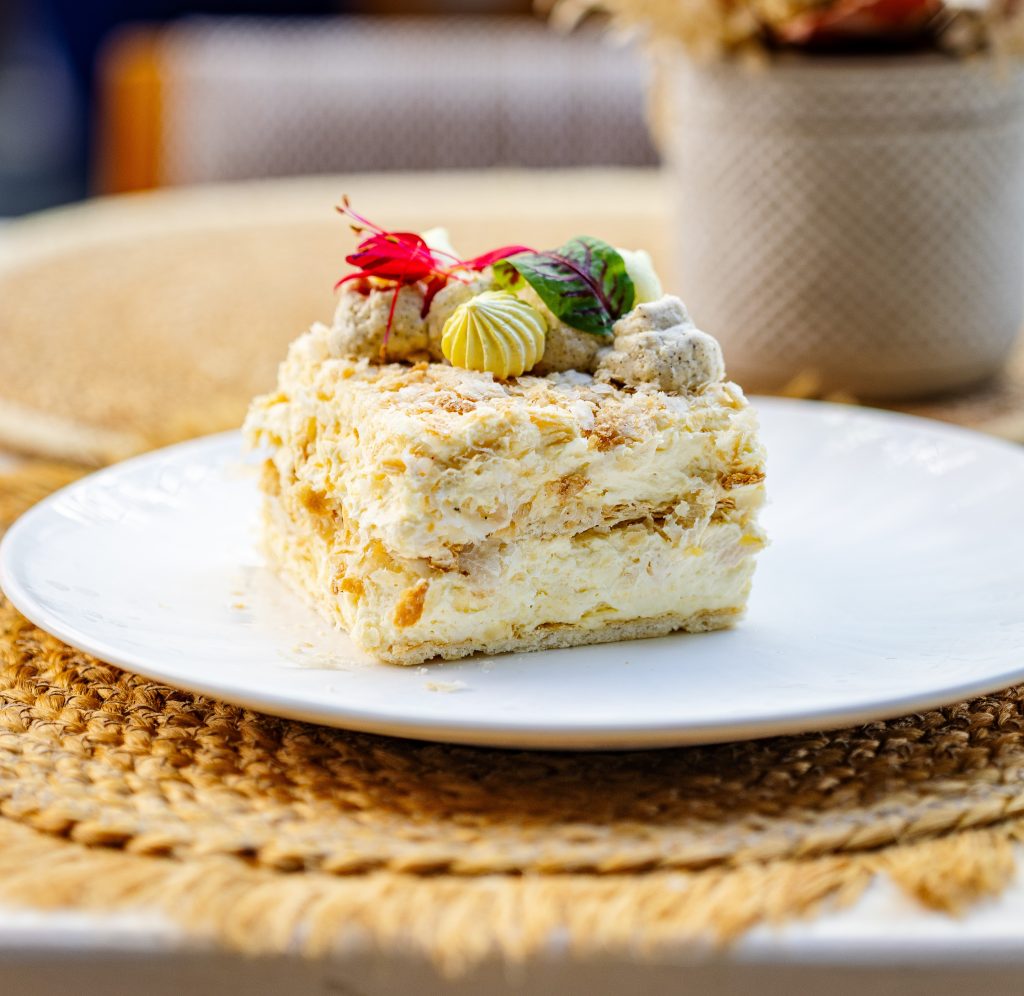 Cremsnit cu crema fina de vanilie - 230 gr - Livrare Bucuresti si Ilfov ...